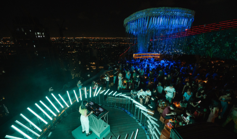 5 Rooftop Bar Bangkok ที่ไหนดี 2025 | ร้านอาหารบนดาดฟ้า กรุงเทพ 2567 บรรยากาศดี วิวสวย - GoBuddy